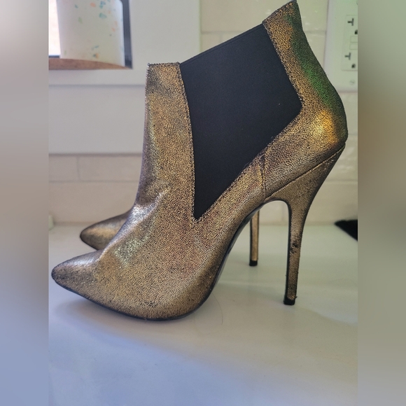 Forever 21 | Shoes | Gold Heeled Bootie | Poshmark